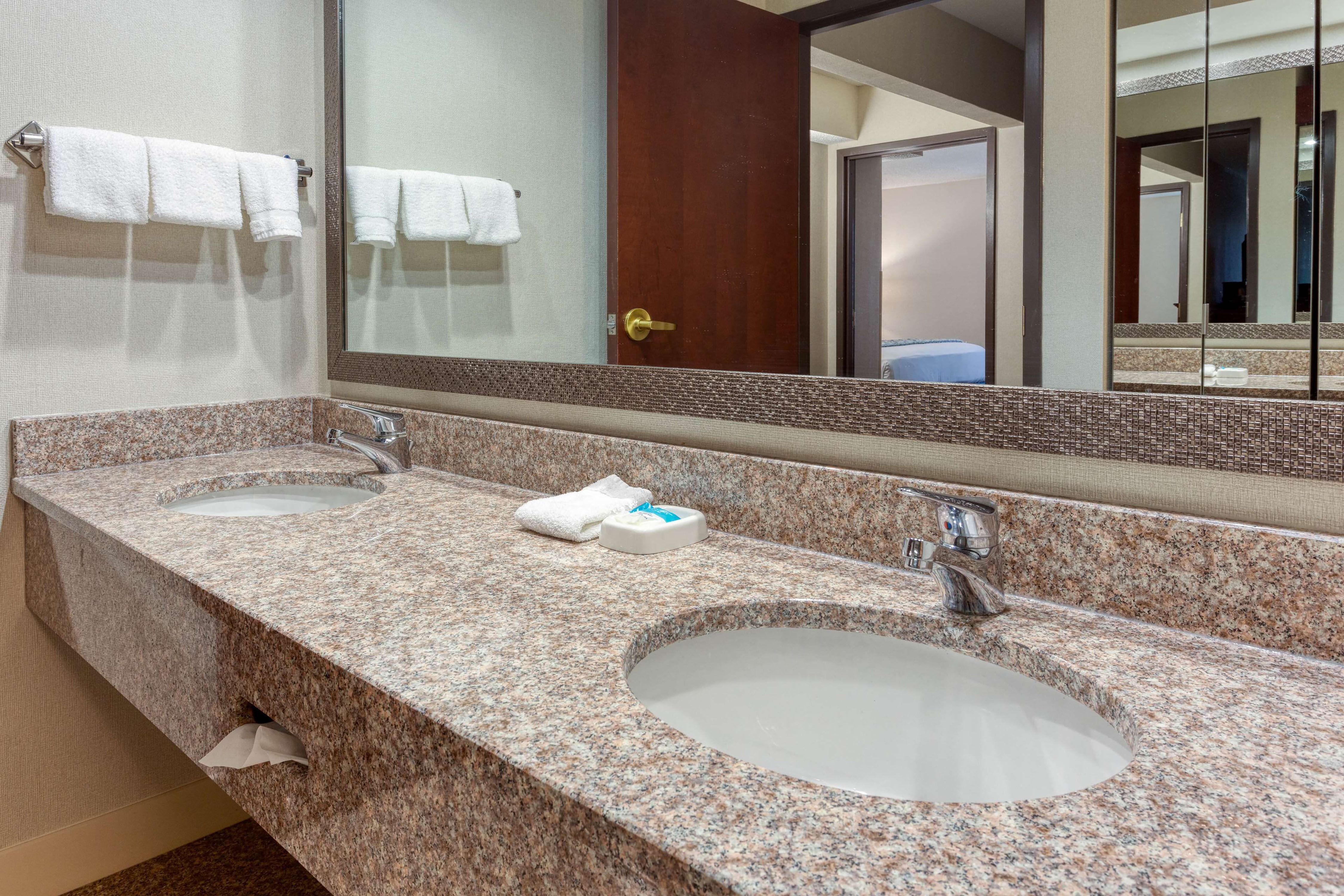 Heritage Inn & Suites St. Louis/Fenton, Trademark by Wyndham | Fenton ...