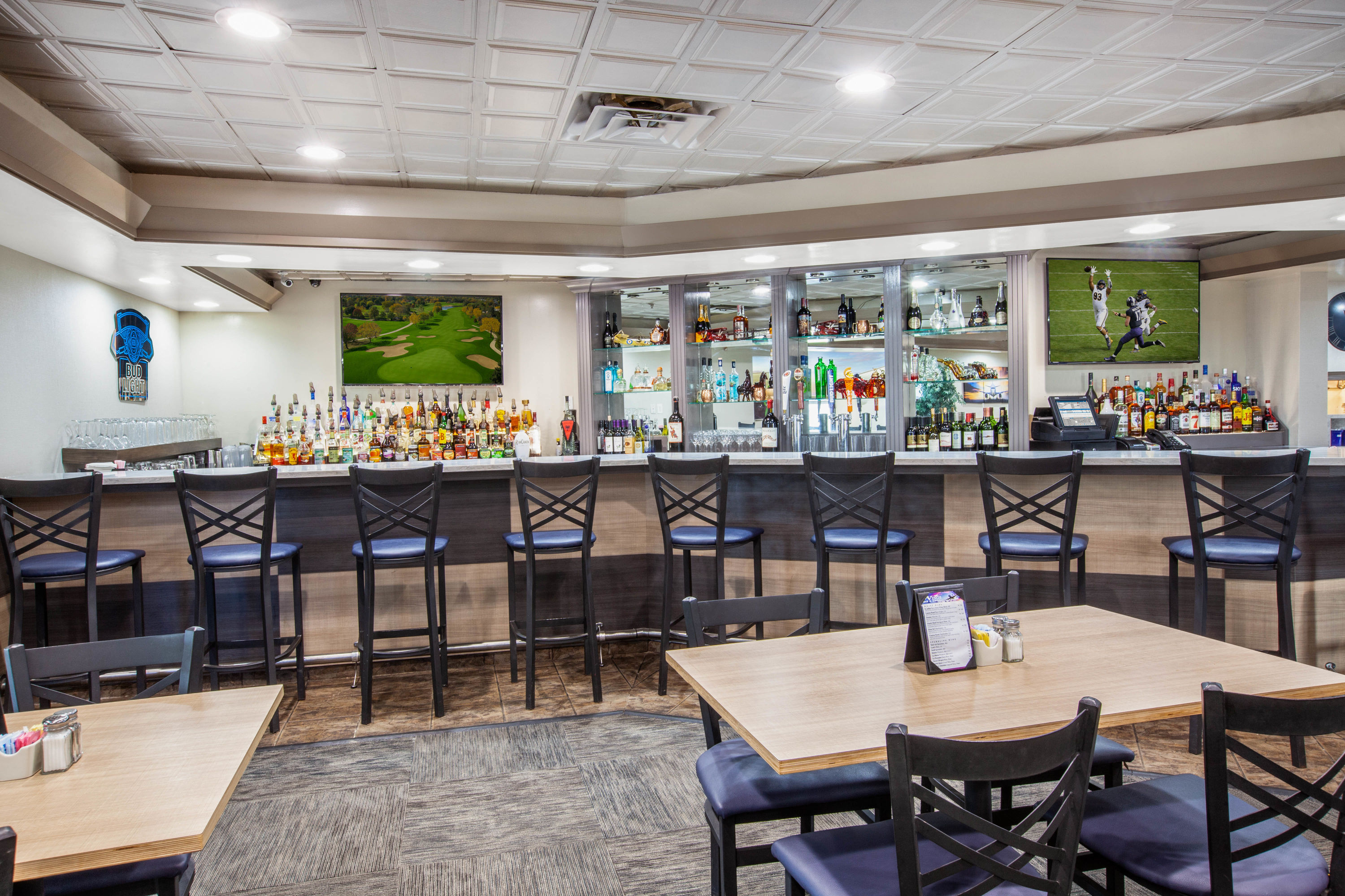 Wingate by Wyndham Detroit Metro Airport | Romulus, MI Hotels