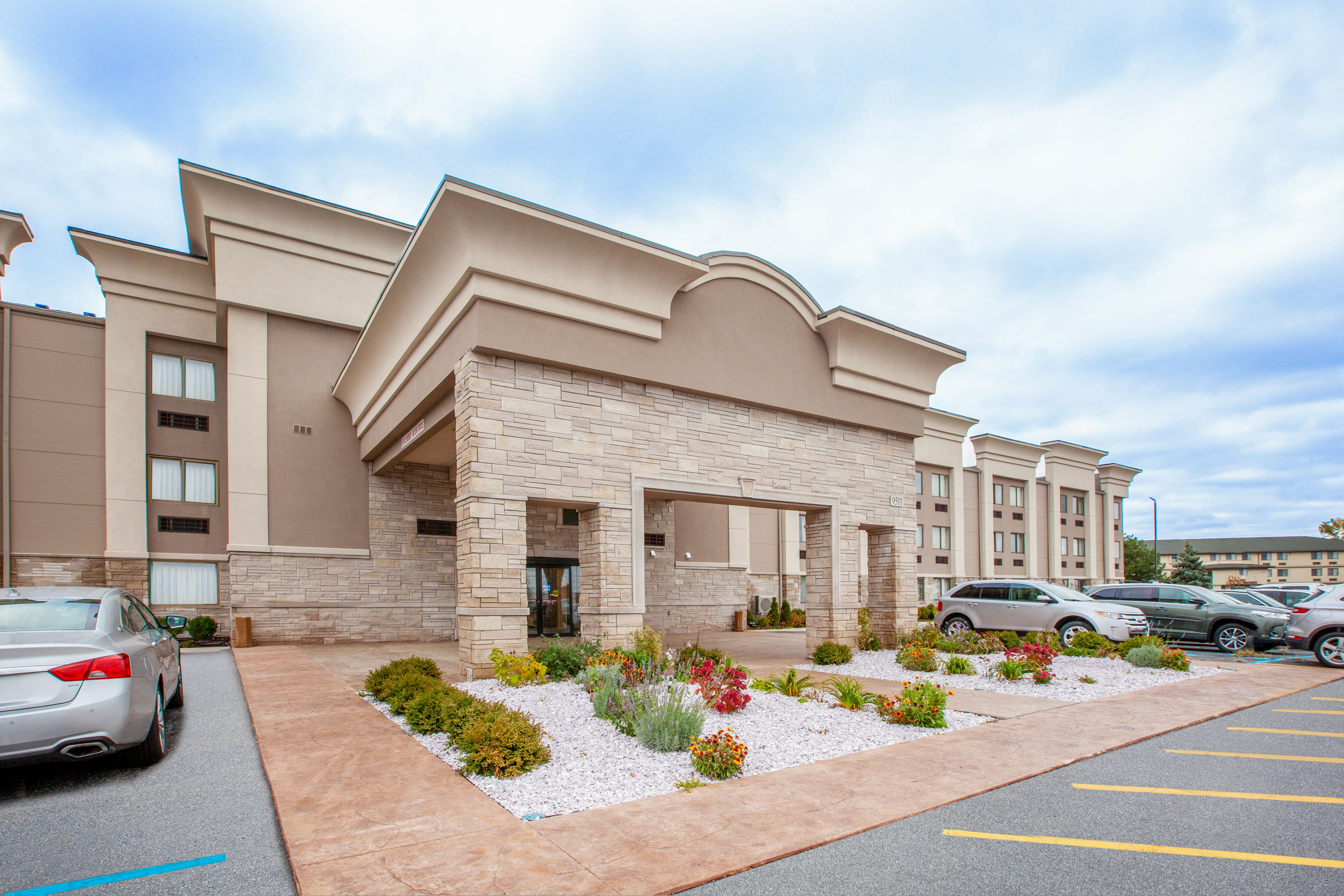 Wingate by Wyndham Detroit Metro Airport | Romulus, MI Hotels